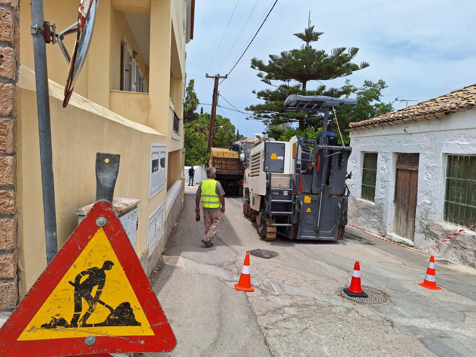 Συνεχίζονται οι εργασίες επισκευής και αποκατάστασης του οδικού δικτύου ...