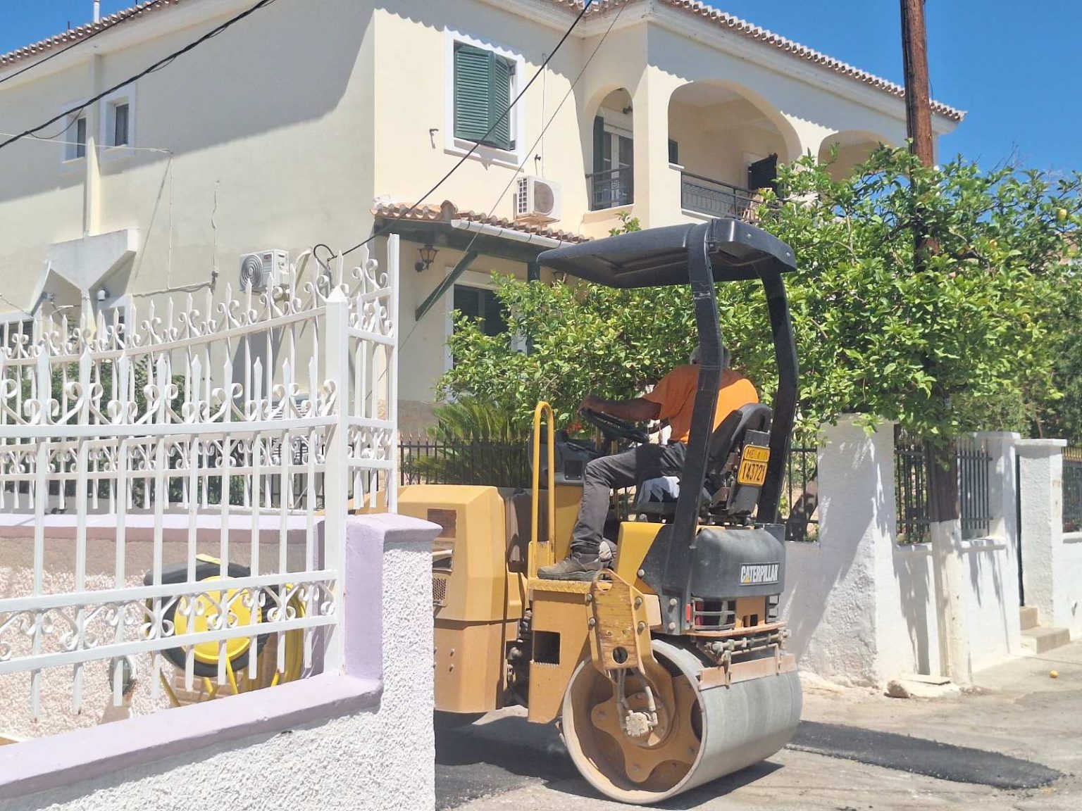 Συνεχίζονται οι εργασίες επισκευής οδοστρωμάτων σε διάφορα σημεία του ...